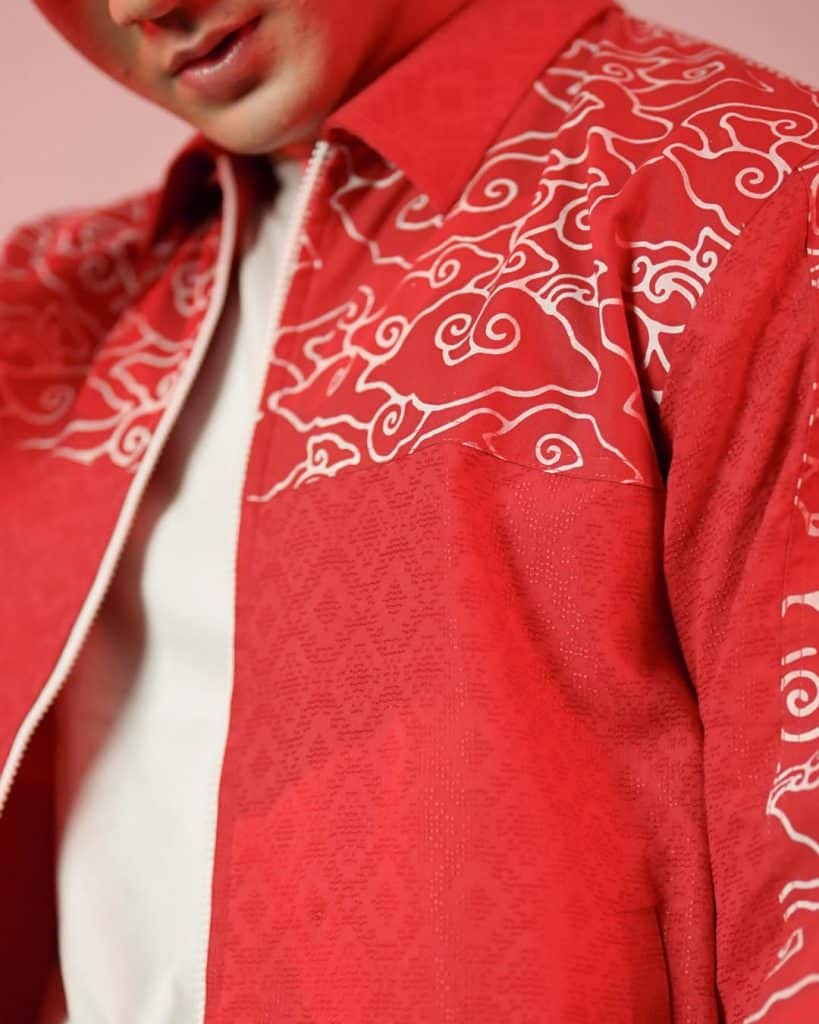 Jaket Bomber Batik Mega Mendung Warna Merah