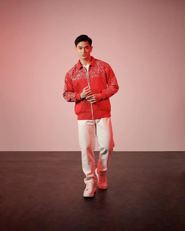 Jaket Bomber Batik Mega Mendung Warna Merah